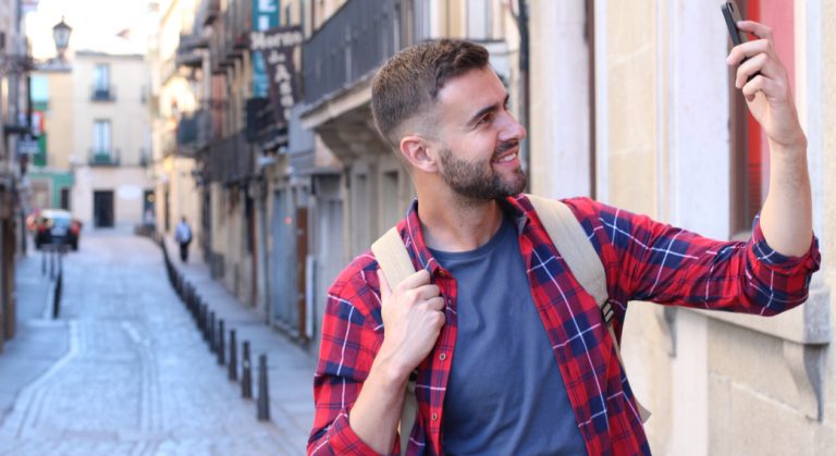 La 'selfitis' existe y tú podrías tenerla ¿cómo saber si la tienes?